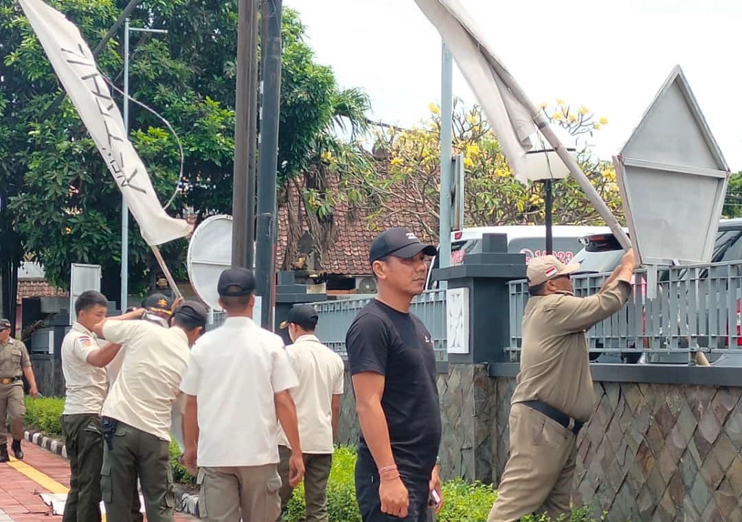 Pembersihan Baliho Jelang G20 Tak Ada Tebang Pilih - baliilu.com