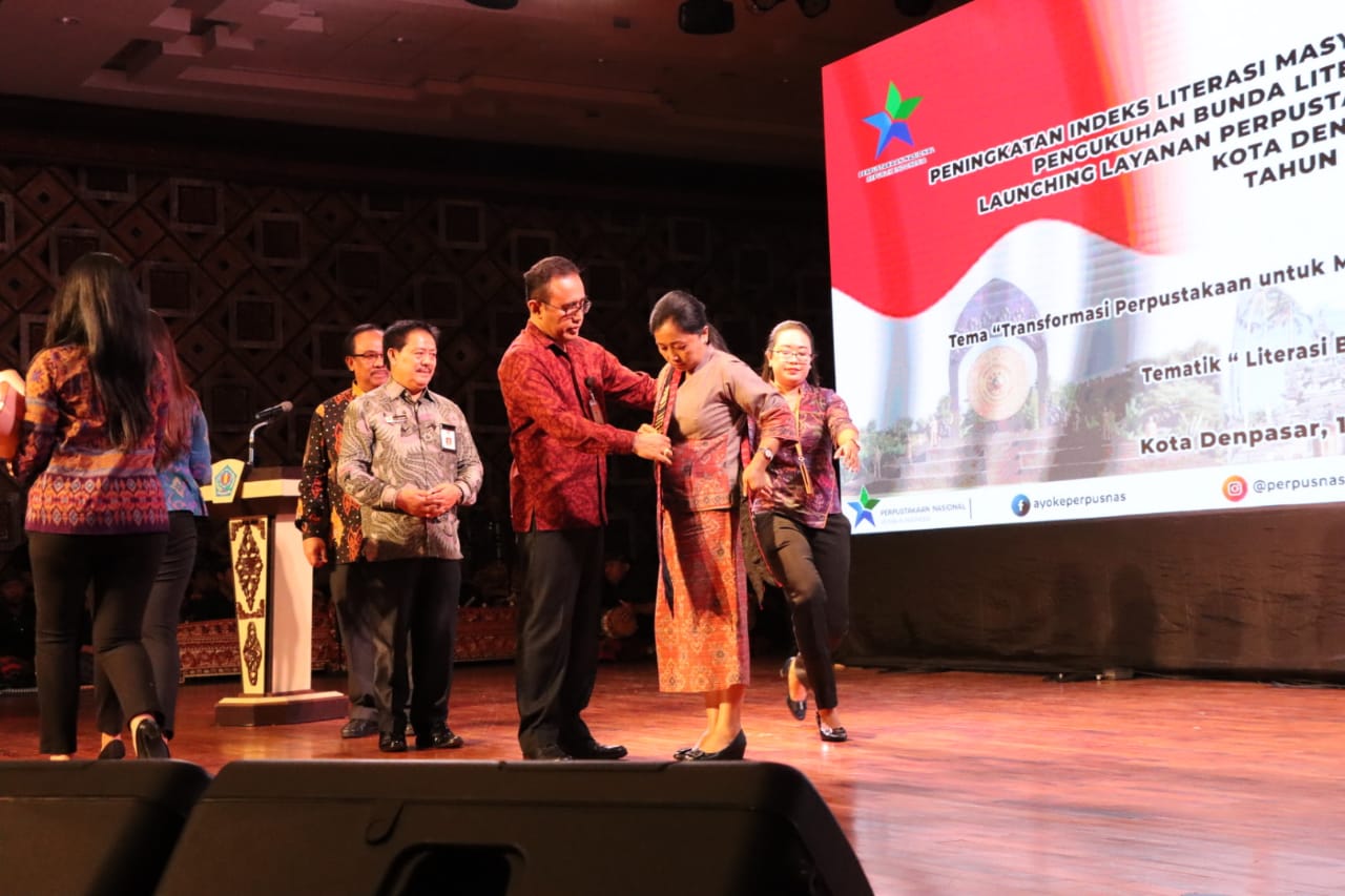 Ny. Sagung Antari Jaya Negara Dikukuhkan Sebagai Bunda Literasi ...