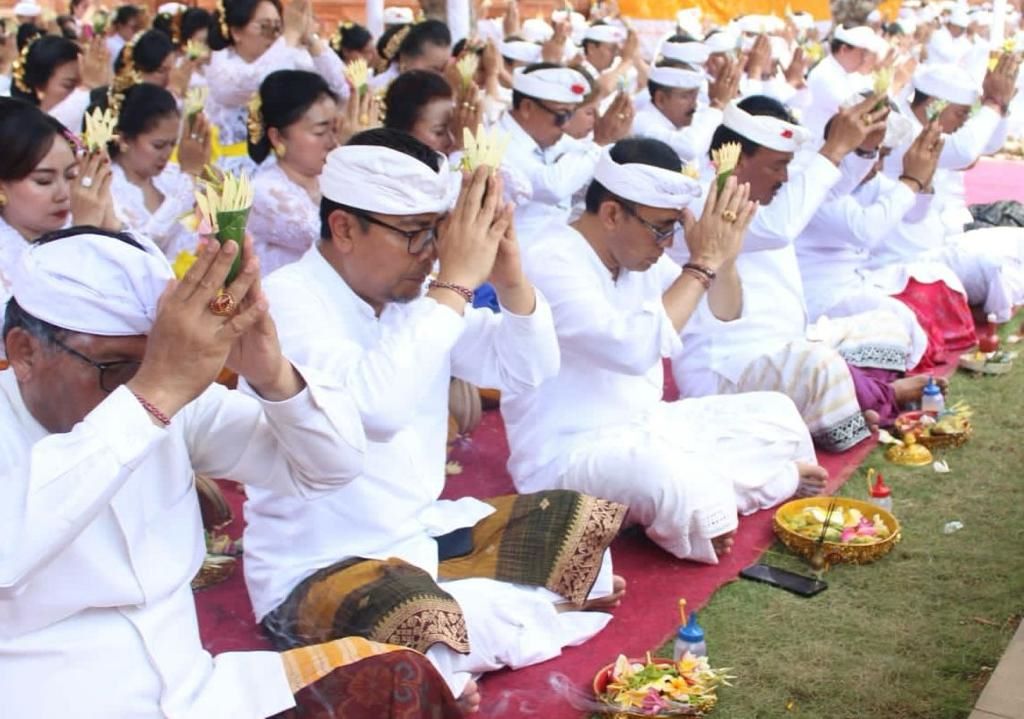 Pujawali Padudusan Alit di Pura Agung Jagatnatha - baliilu.com