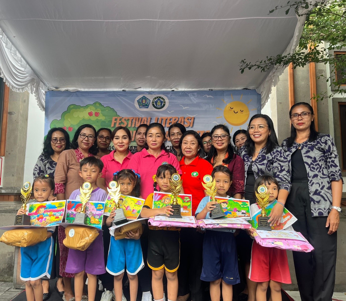 Ny. Antari Jaya Negara Tinjau Kegiatan Bertajuk Pendidikan di Denbar ...