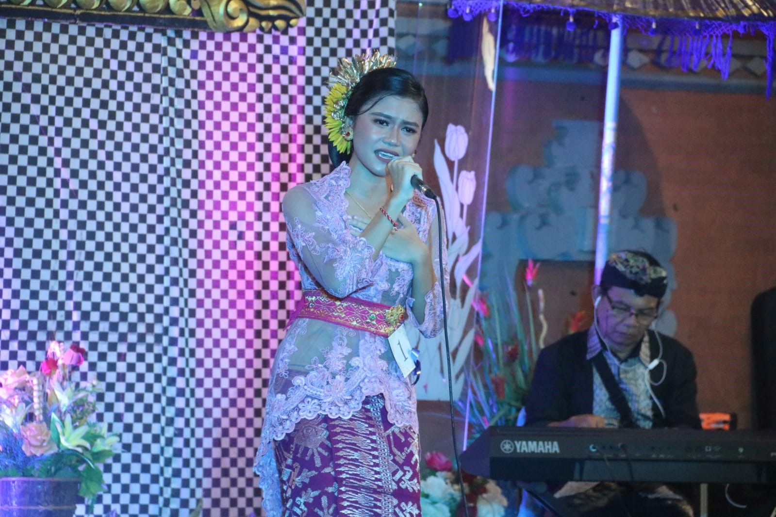Sepuluh Finalis Bintang Pop Bali RRI Singaraja unjuk Kebolehan di ...