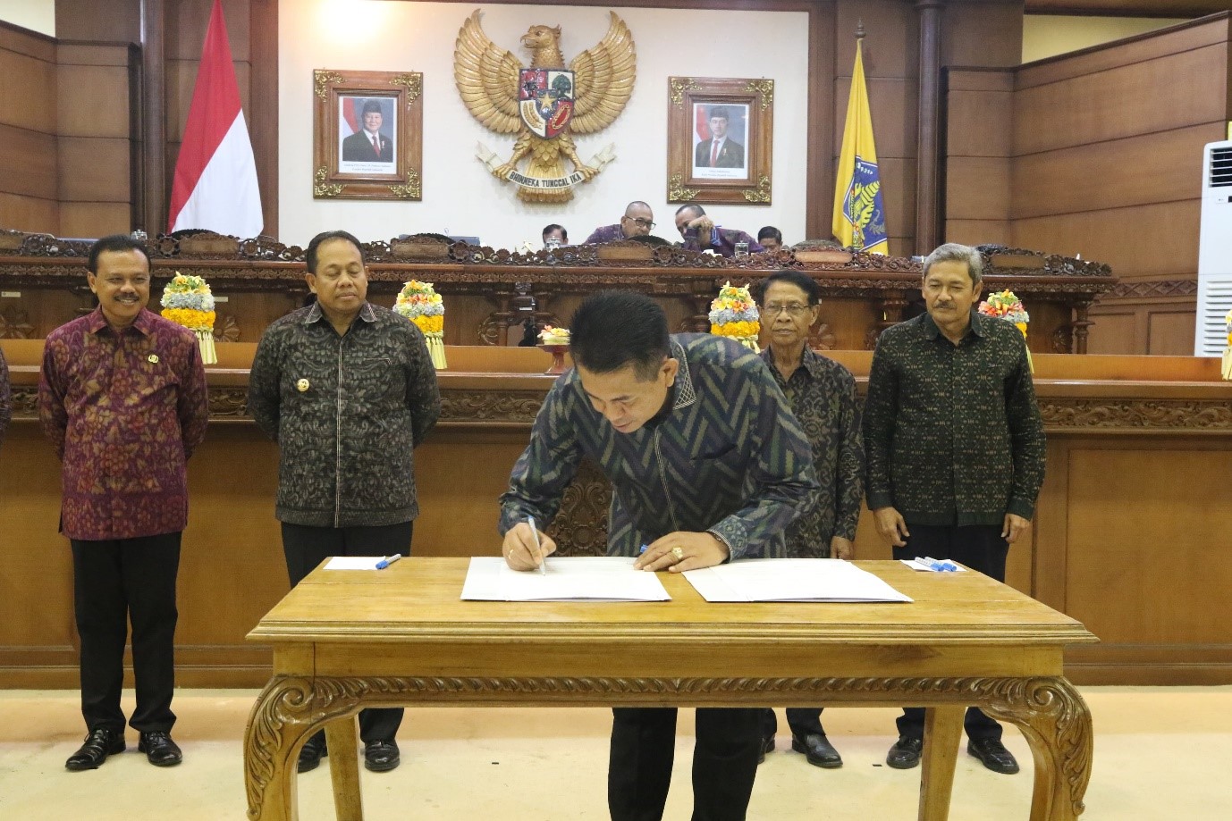 DPRD Bali Tetapkan RAPBD Bali 2025 Jadi Perda - baliilu.com
