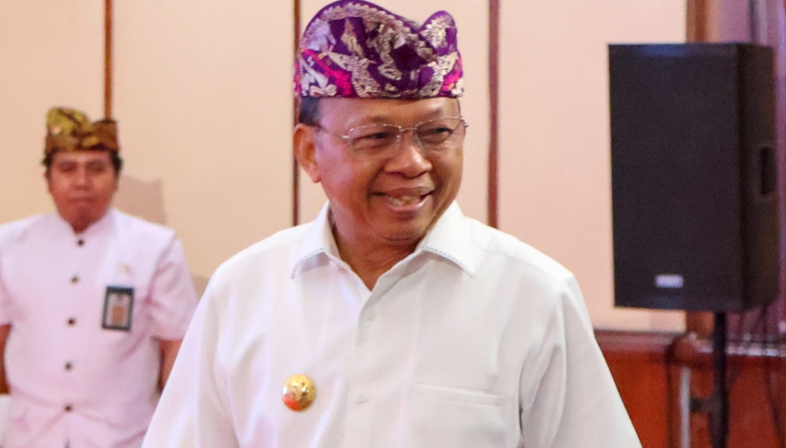 Wayan Koster Segera Masifkan Tumbler di Lingkungan Desa Adat, Solusi ...