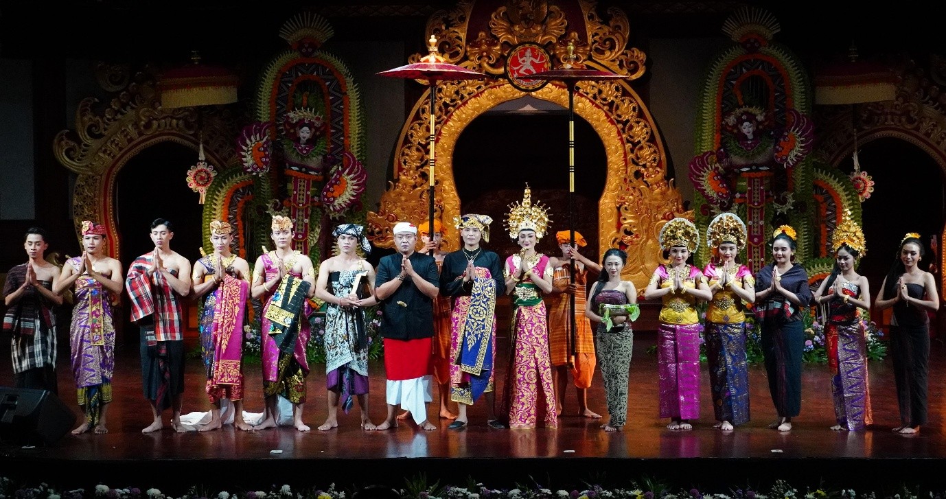 Ibu Putri Koster Hadiri Parade Busana Adat Kota/Kabupaten Se-Bali ...