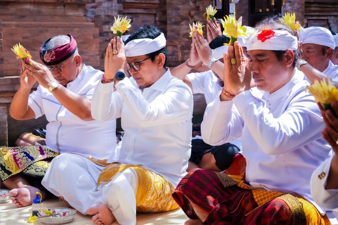 Karya Dewa Yadnya “Pujawali” di Pura Panti Pasek Gelgel Aan Sumerta ...
