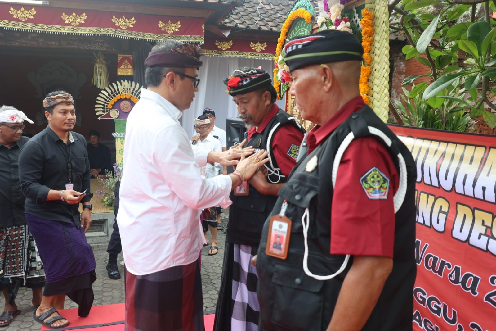 Walikota Jaya Negara Hadiri Pengukuhan Pecalang Desa Adat Sumerta Masa ...